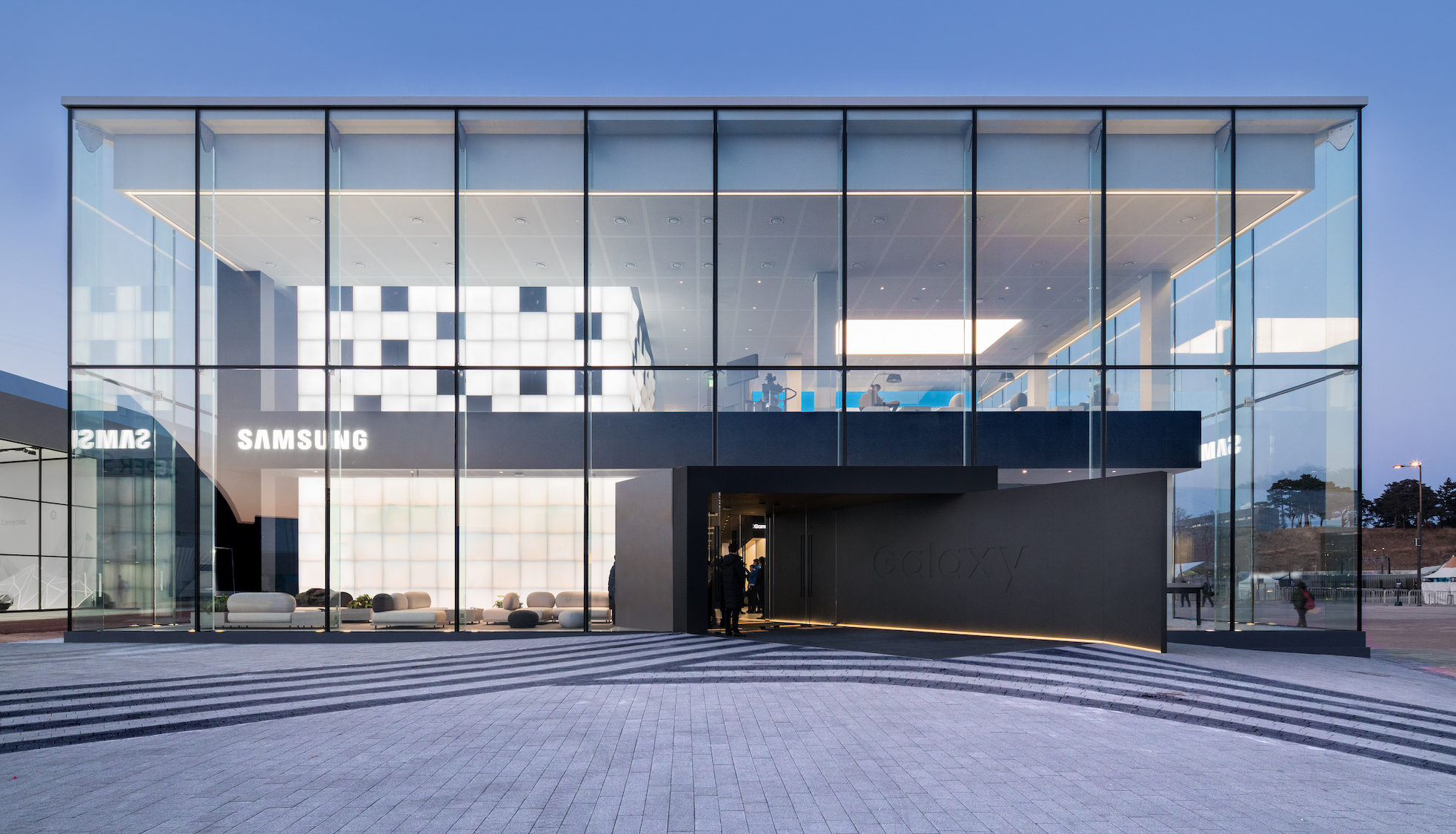 Galaxy Showcase — 2x4